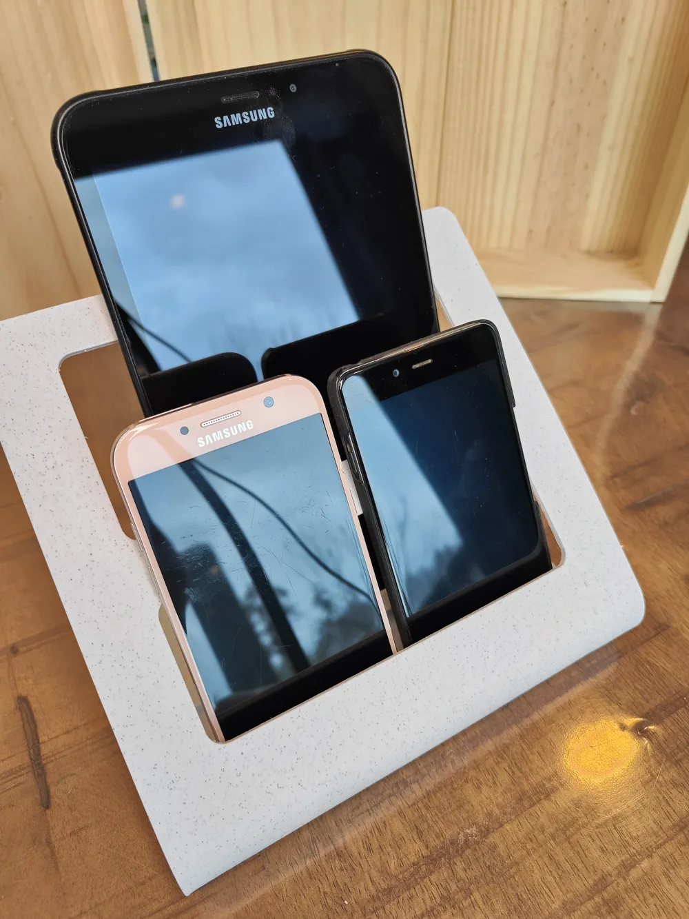 Tablet and Smartphone Organizer by The Crafty Maker - MakerWorld