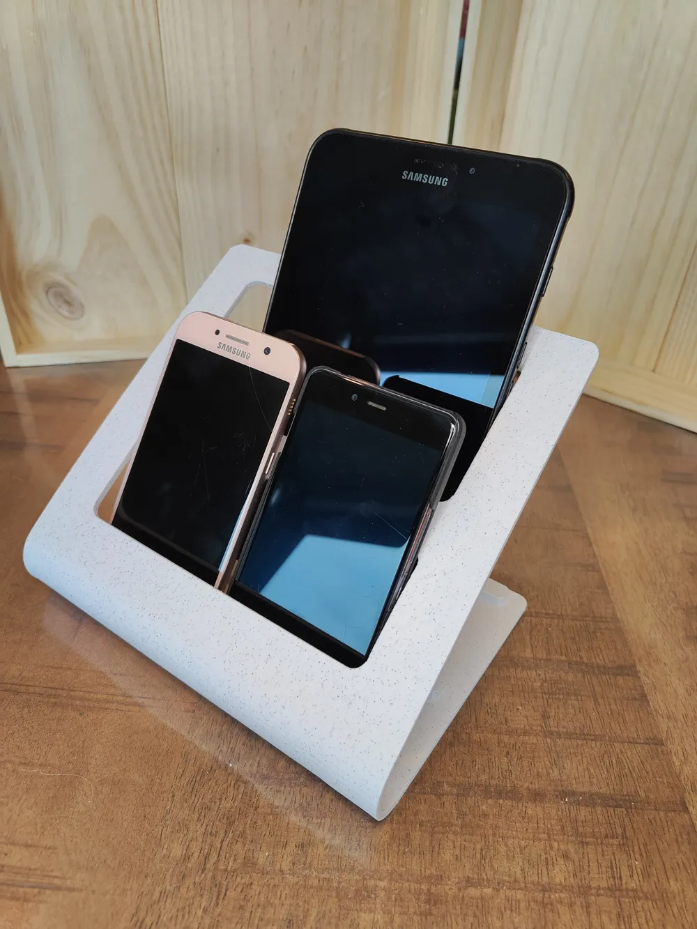 Tablet and Smartphone Organizer by The Crafty Maker - MakerWorld