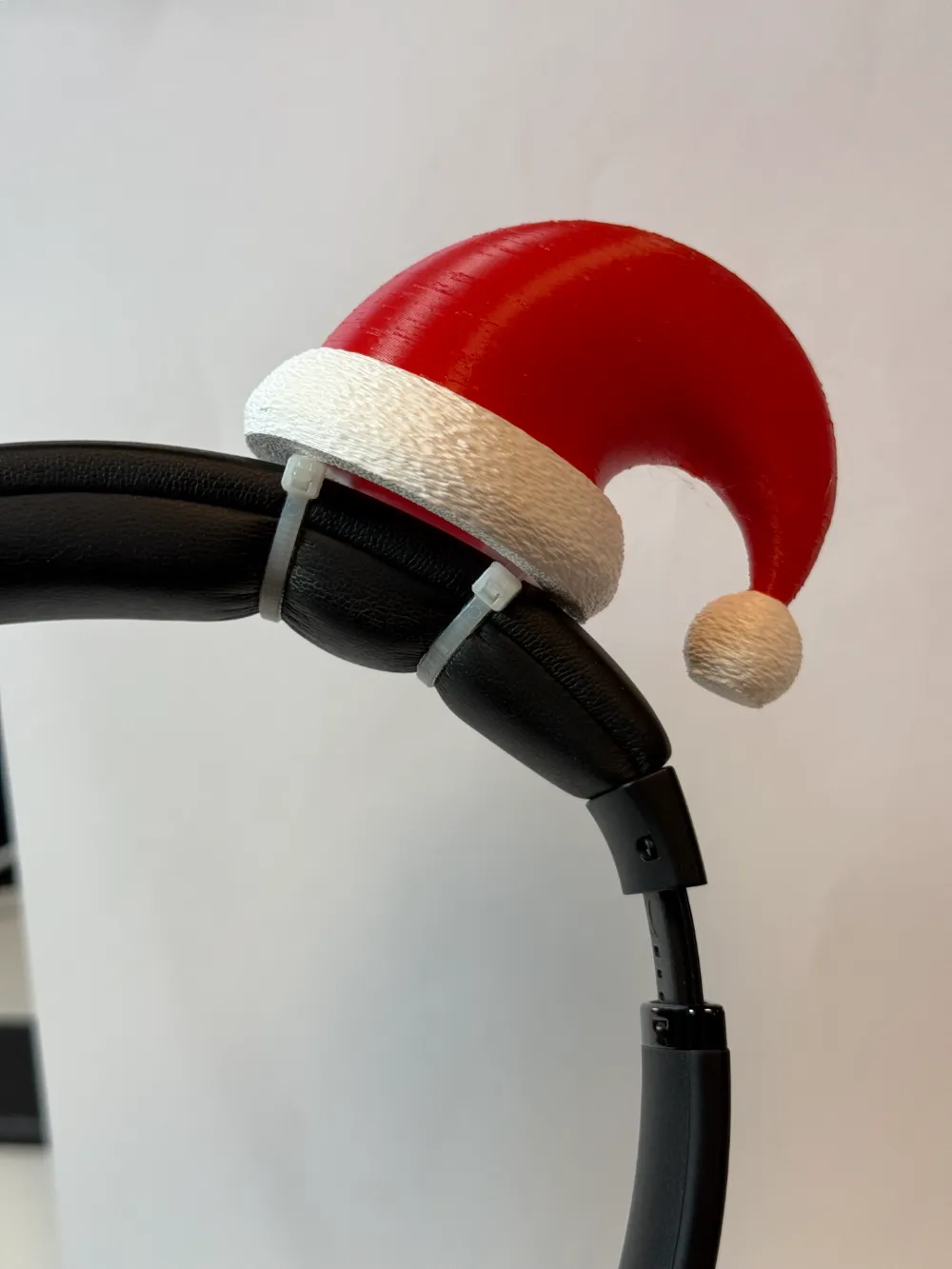 Santa Hat for Headset - AMS Optional by wphilipsen MakerWorld: Download ...