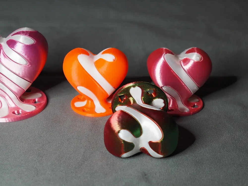 Small Heart Spiral vortex illusion fidget - v2.1 - Free 3D Print Model ...