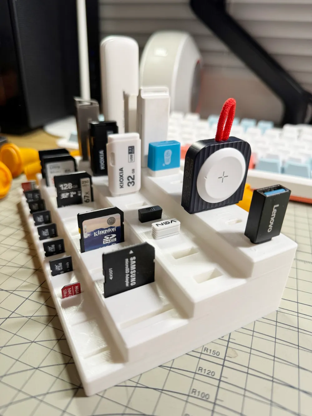 Small Storage Device Organizer by 九命（国际命） MakerWorld: Download Free 3D ...