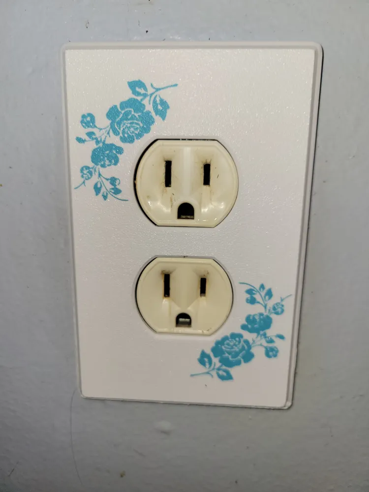 Magnetic Outlet Cover - Free 3D Print Model - MakerWorld