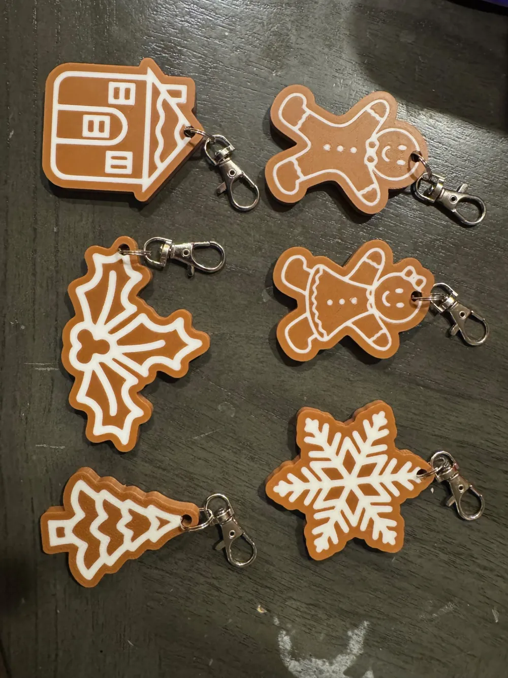 Gingerbread Keychains - Free 3D Print Model - MakerWorld