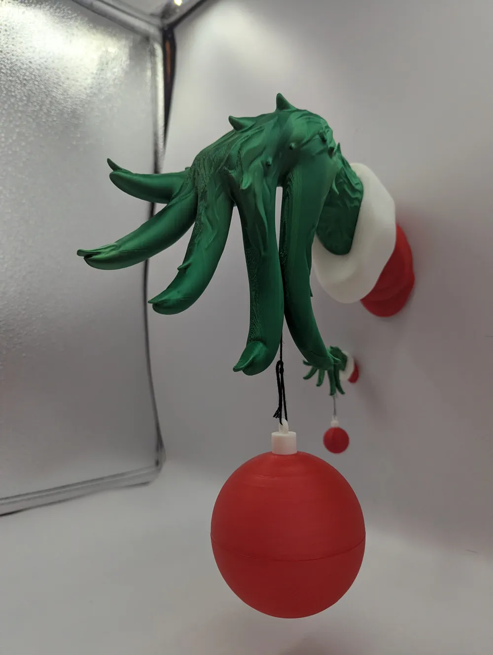 Grinch hand decor - Updated tree hang! by avaloonunder MakerWorld ...