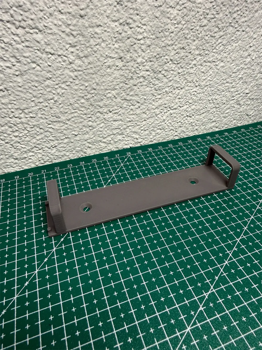 FORIDA USB Hub Mount für sauberes Kabelmanagement – Kostenloses 3D-Druckmodell – MakerWorld
