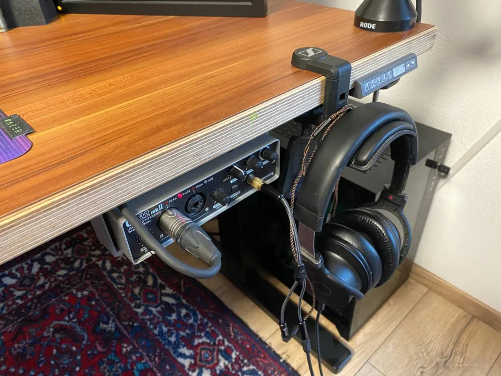 Steinberg UR22 MK2 - Desk Bracket - Free 3D Print Model - MakerWorld