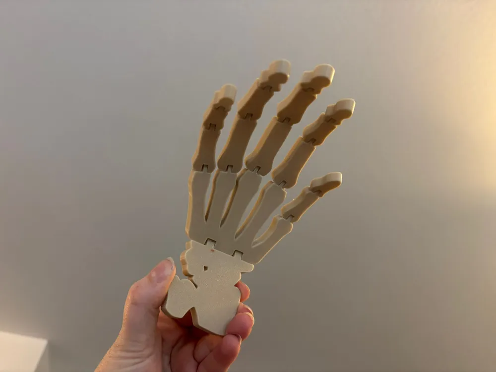 flexi Skeleton Hand Halloween toy fidget toy by Vanessa Tia MakerWorld ...
