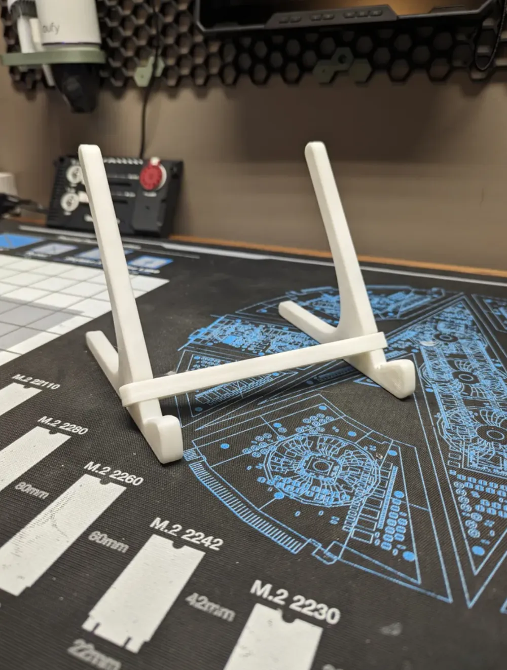 Motherboard Display Stand by Sneaker - MakerWorld