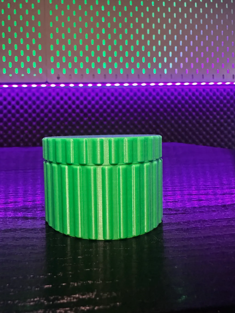 Threaded Container with Thick Vertical Lines Deco by Plastic3D - MakerWorld