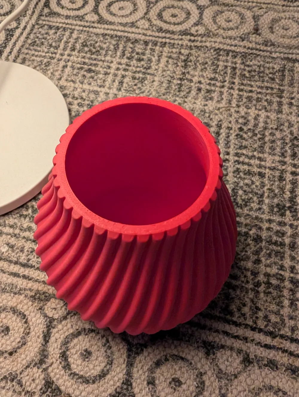 Spiral vase (or) pen holder by Kornflex