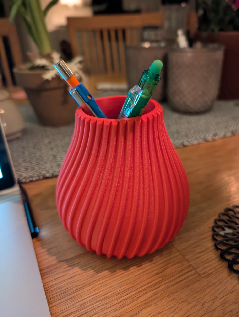 Spiral vase (or) pen holder by Kornflex