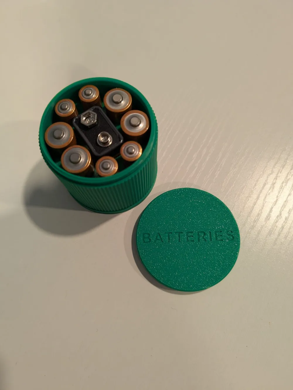 Multi-Battery Screw Lid Holder by zachmattson - MakerWorld