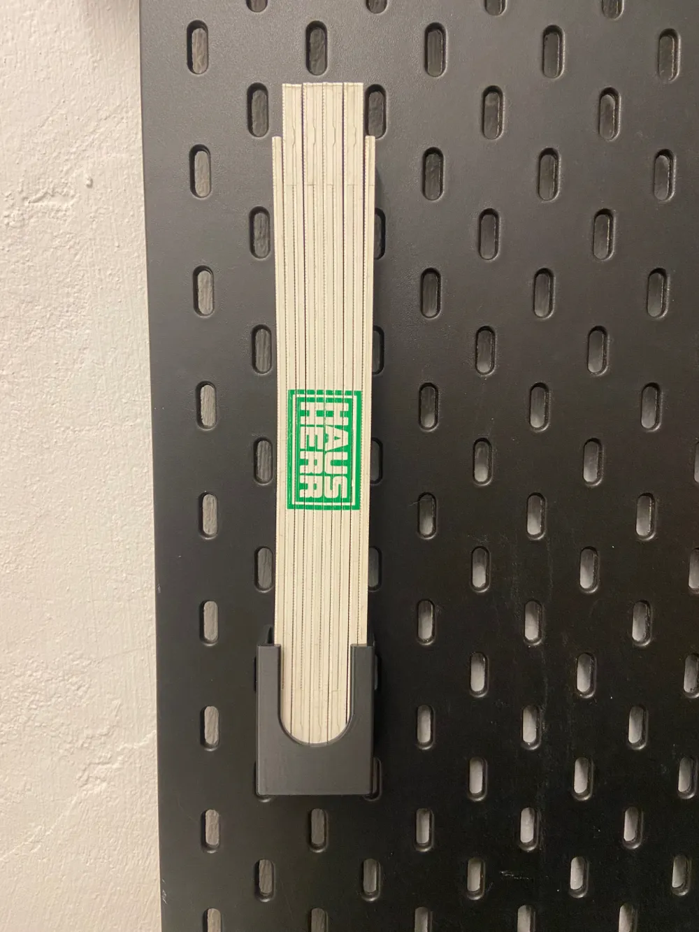 Customisable ruler holder for IKEA Skadis by 3D Pixel Alchemist ...