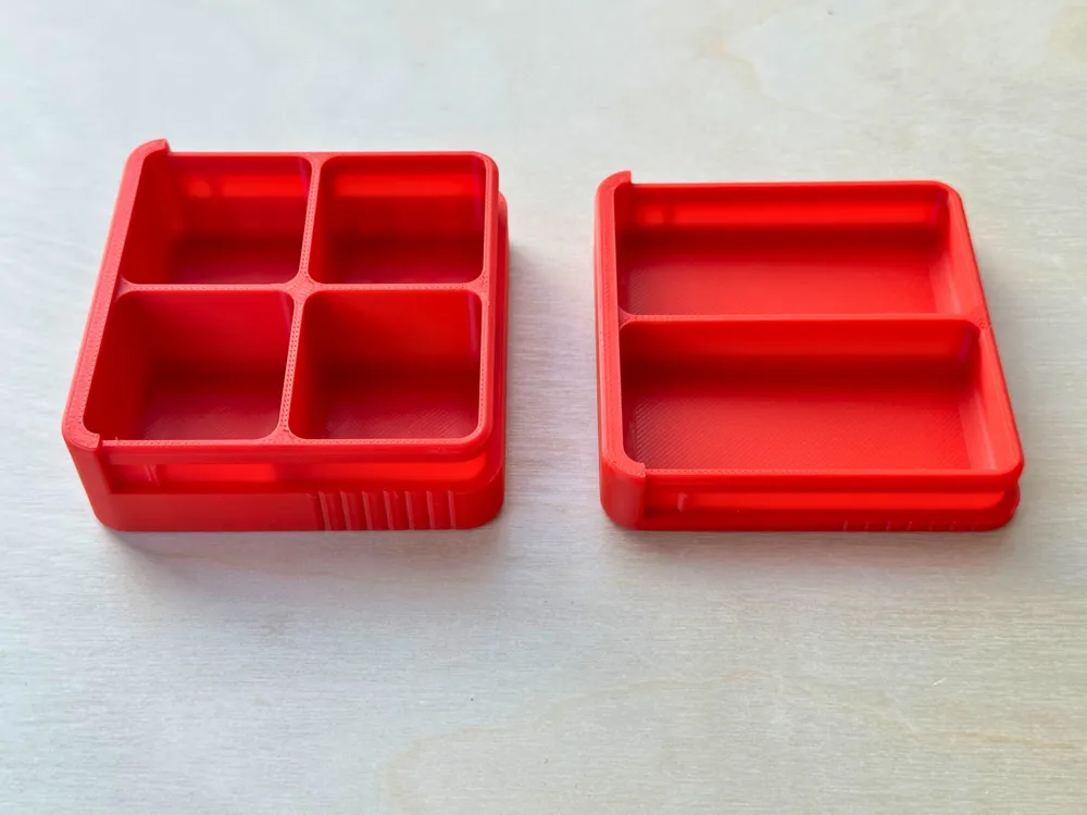 Boîte à pilules à couvercle coulissant avec compartiments / boîte à ...