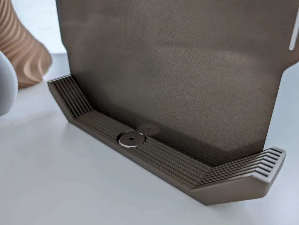 7 Bambu plate holder by Oscar Roads - MakerWorld
