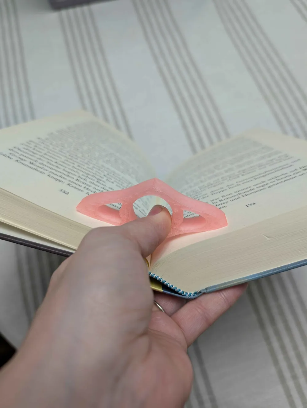 Fast Print Thumb Page Holder - Free 3D Print Model - MakerWorld