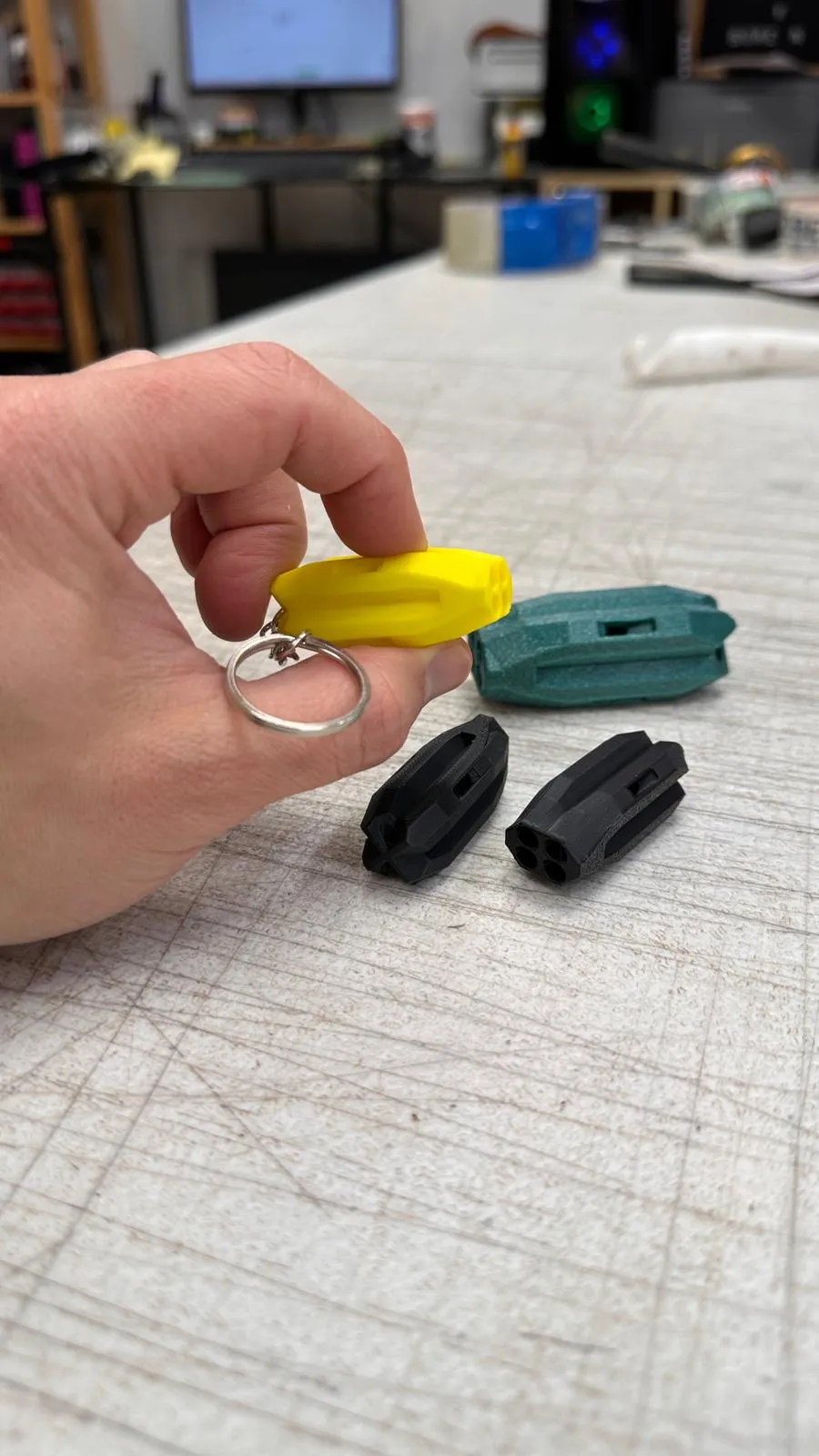 Mini Fischietto circolare ultra potente a 4 frequenze - Modello di ...