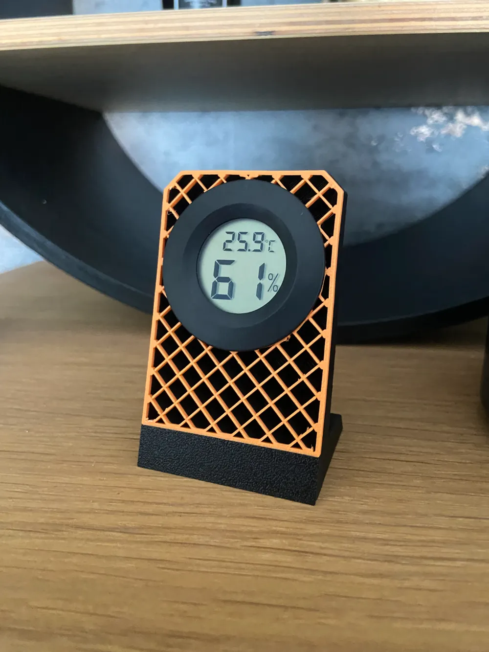 Thermometer Hygrometer Stand with Backcover Remixed by lu_print ...