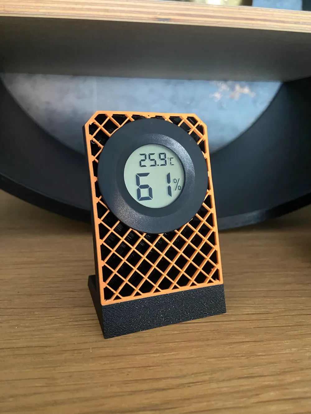 Thermometer Hygrometer Stand with Backcover Remixed by lu_print ...