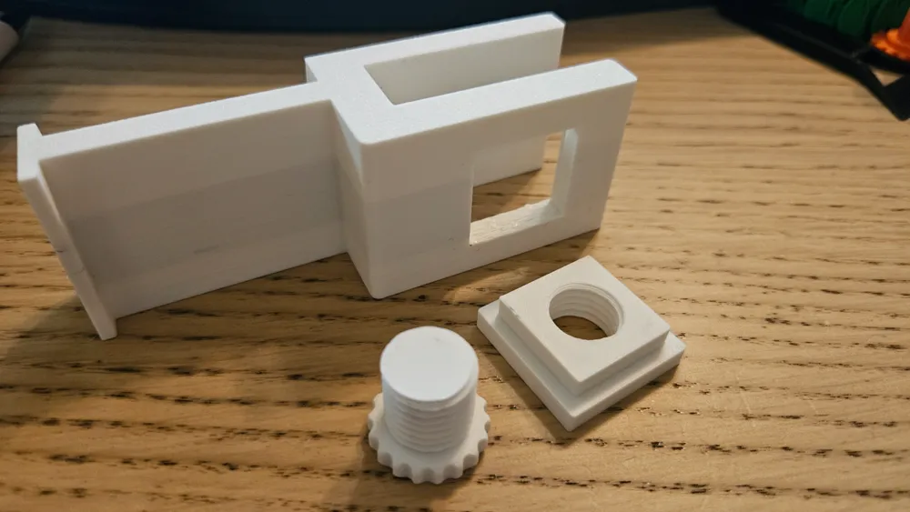 Steelseries parametric headset holder by Puckerl - MakerWorld