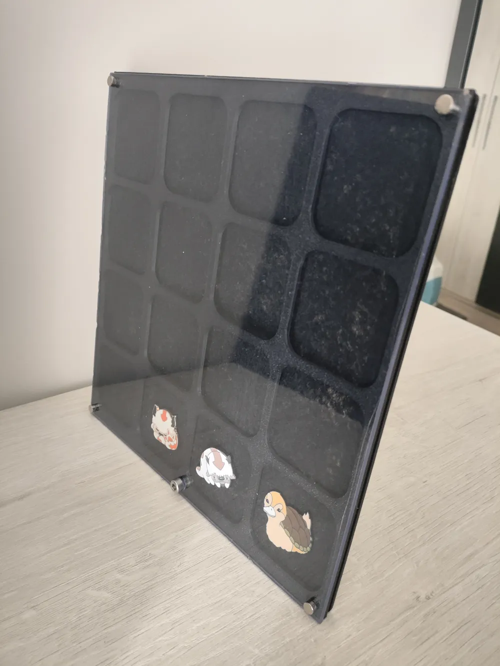 Exhibidor de pines - Modelo de impresión 3D gratuito - MakerWorld