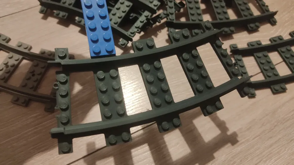 Brick train - Round track rail - Free 3D Print Model - MakerWorld