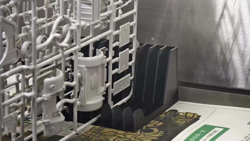 Gundam Model Runner Bracket - Free 3D Print Model - MakerWorld