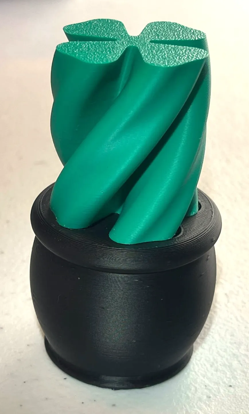 Impossible passthrough 4-leaf Clover in a Pot by Brighton3D Forge - MakerWorld