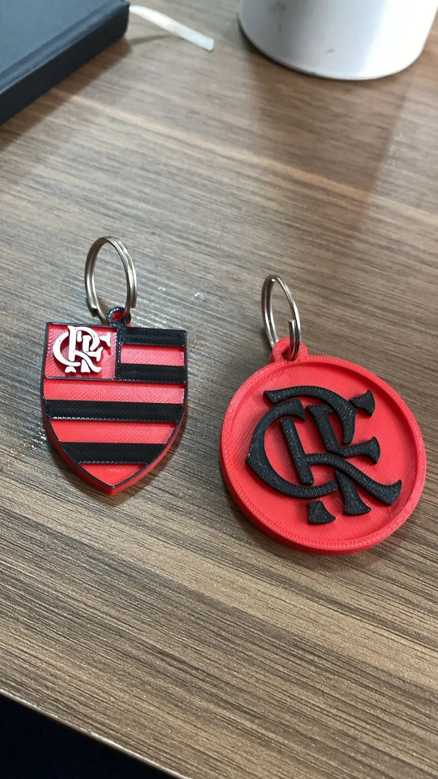 Flamengo shield keychain - Free 3D Print Model - MakerWorld