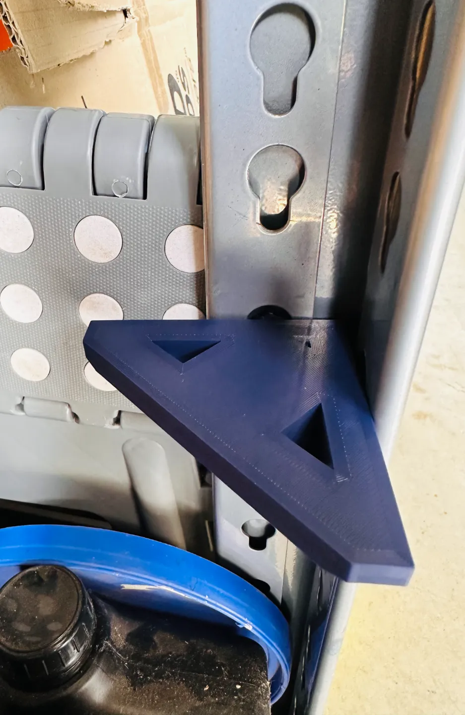 Garage Storage shelves - corner brackets by hunk.ktm - MakerWorld