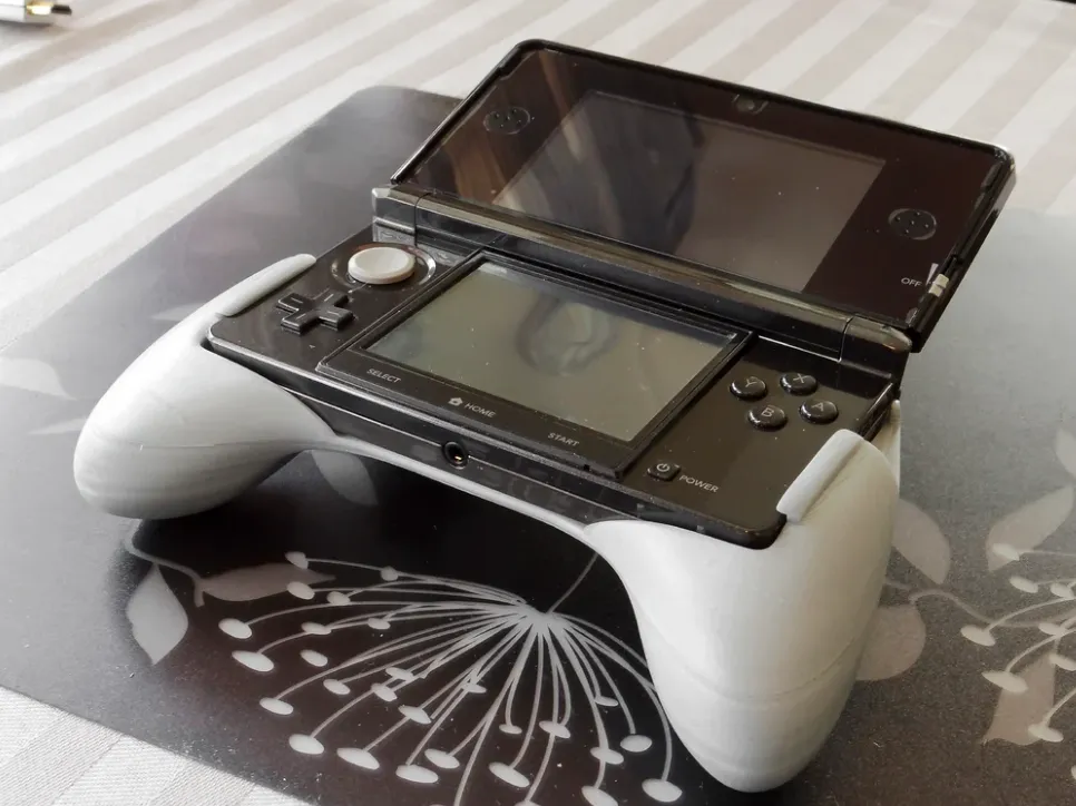 3DS Grip Holder (New) by GameK MakerWorld: Download Free 3D Models