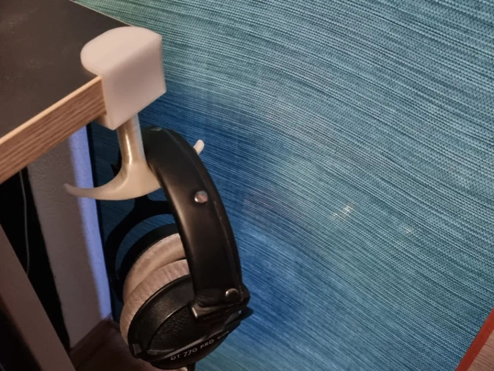 Headphone table hook by SurealMakerWorld: Download Free 3D Models