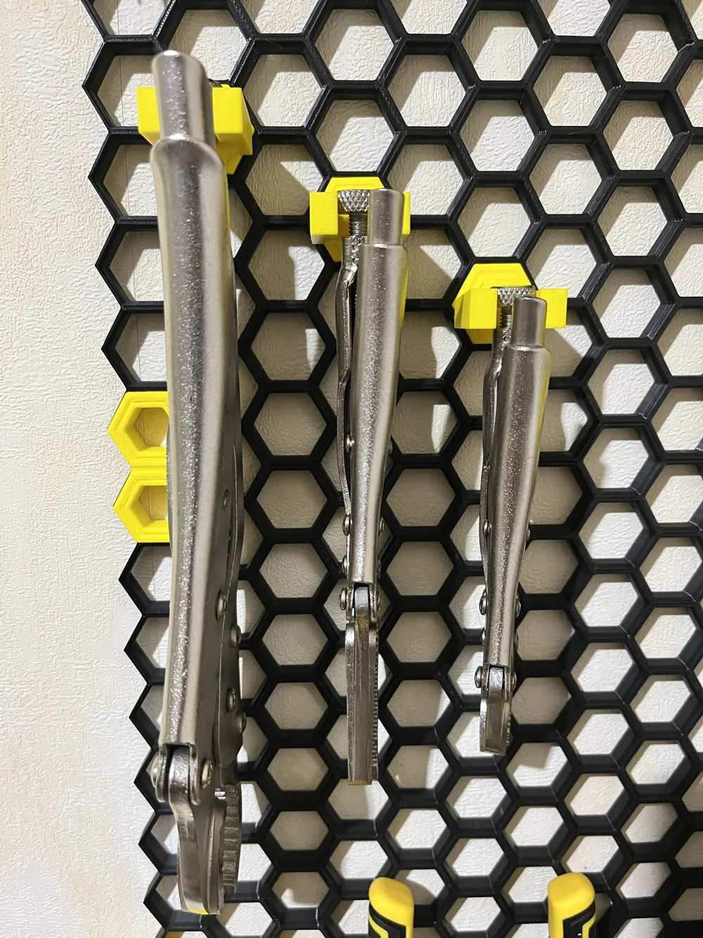 Vice grips holder for honeycomb storage wall HSW with fusion 360 files ...