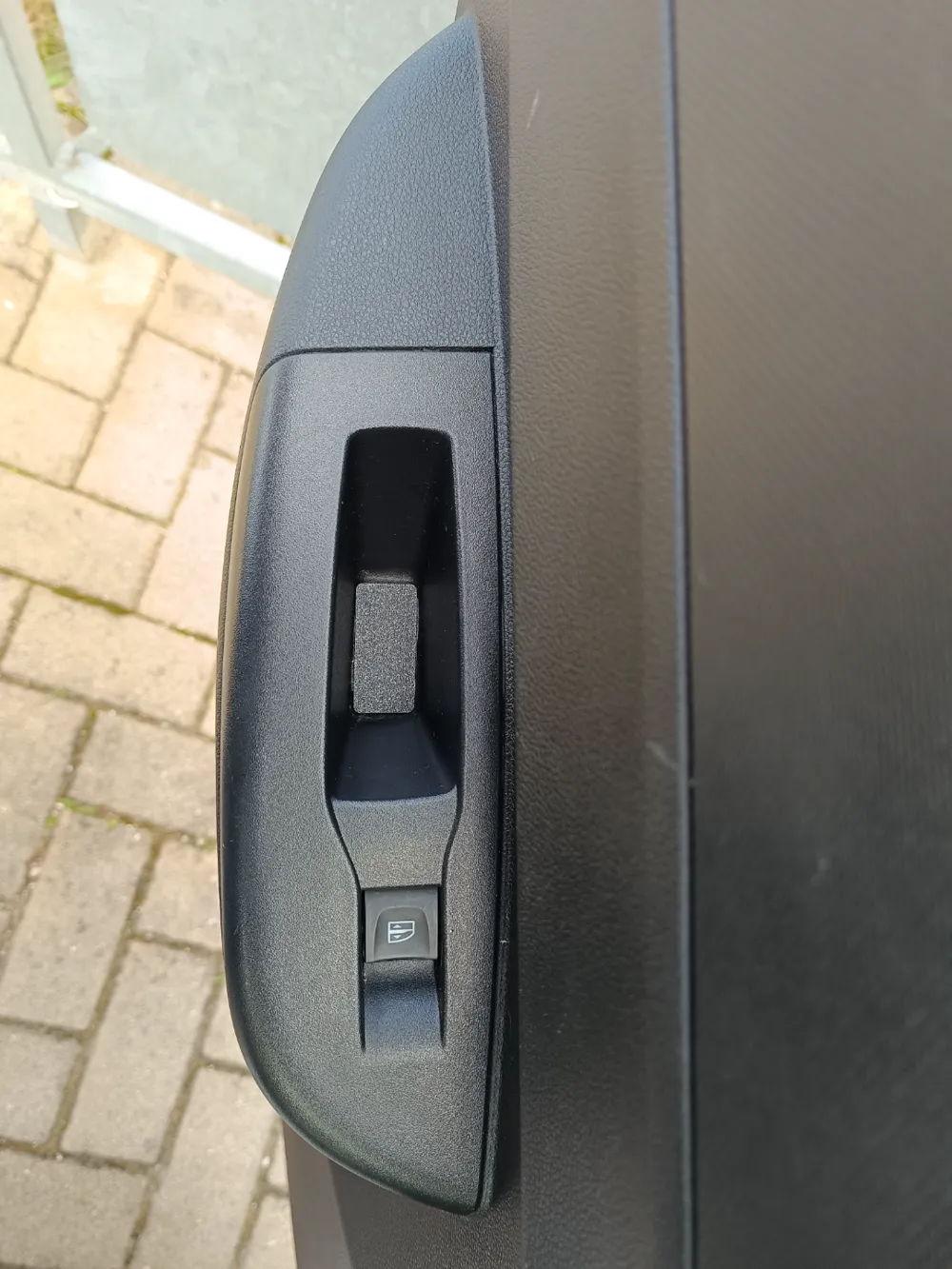 Dacia Spring Door Screw Cover by willygio77 - MakerWorld