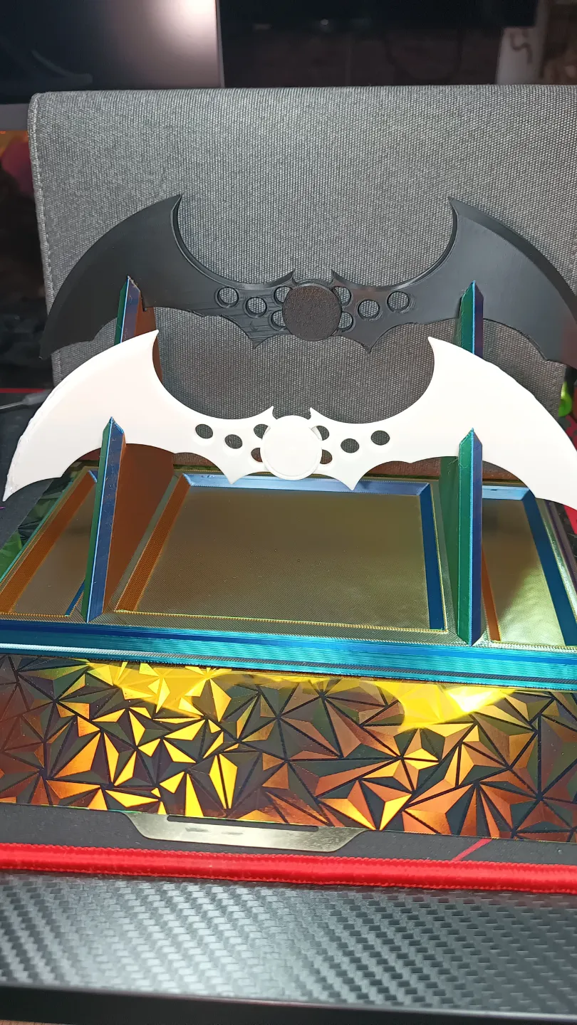 Batarang Replica with Dual-Holder Stand by 3D.printing.Boutique.de ...