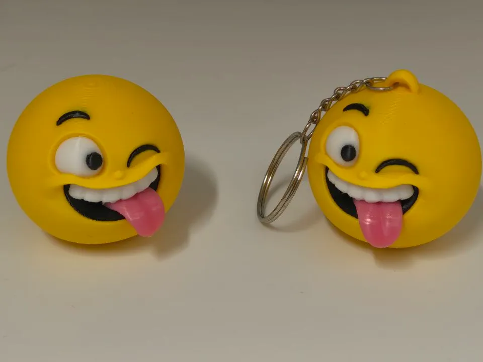 Smiling emoji - decor - keychain - Free 3D Print Model - MakerWorld