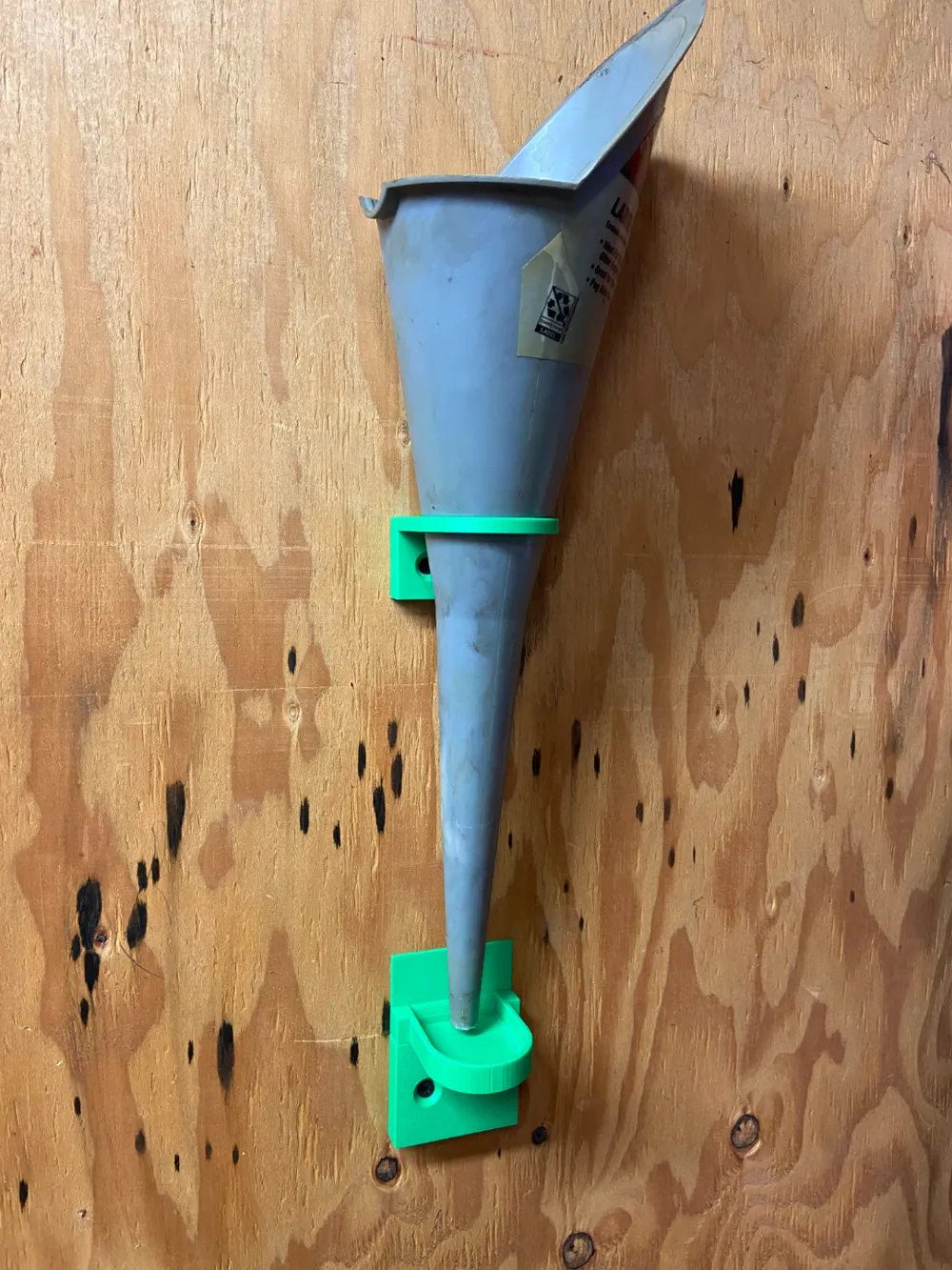 Universal Funnel Holder For Wall by PrecisionPlastic - MakerWorld