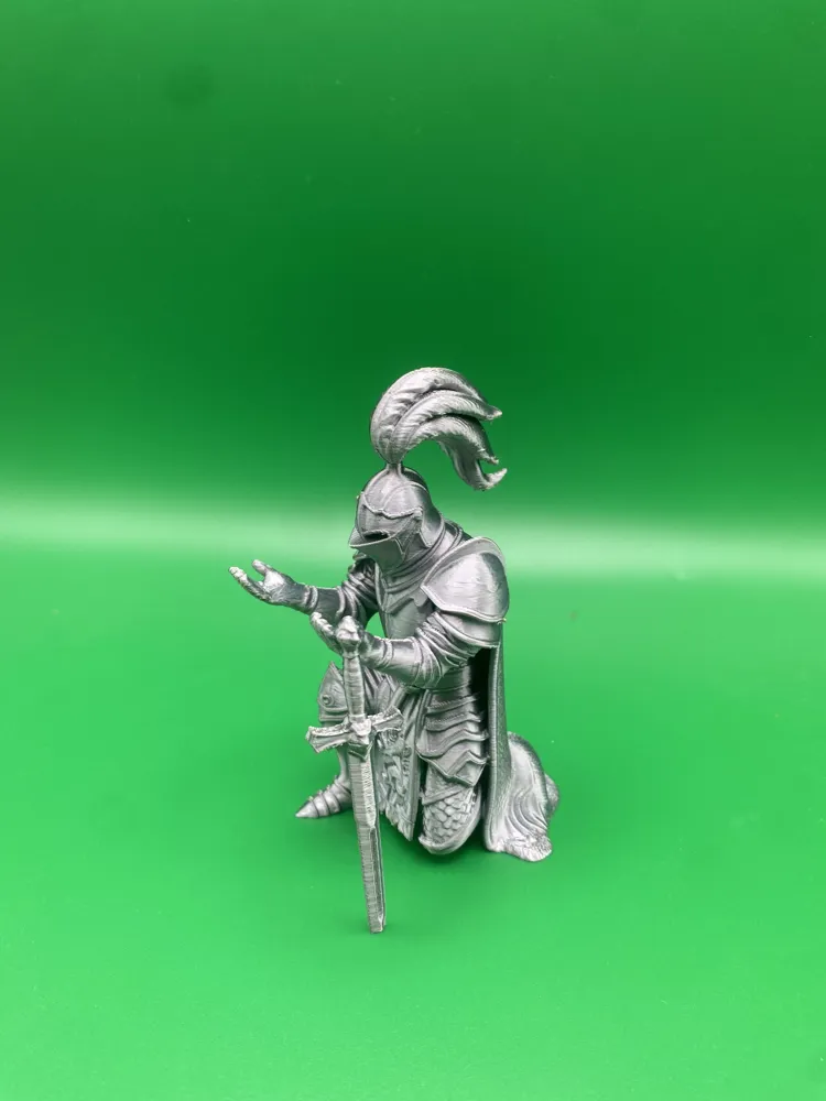 Kneeling Knight – Medieval Desk Buddy - Free 3D Print Model - MakerWorld