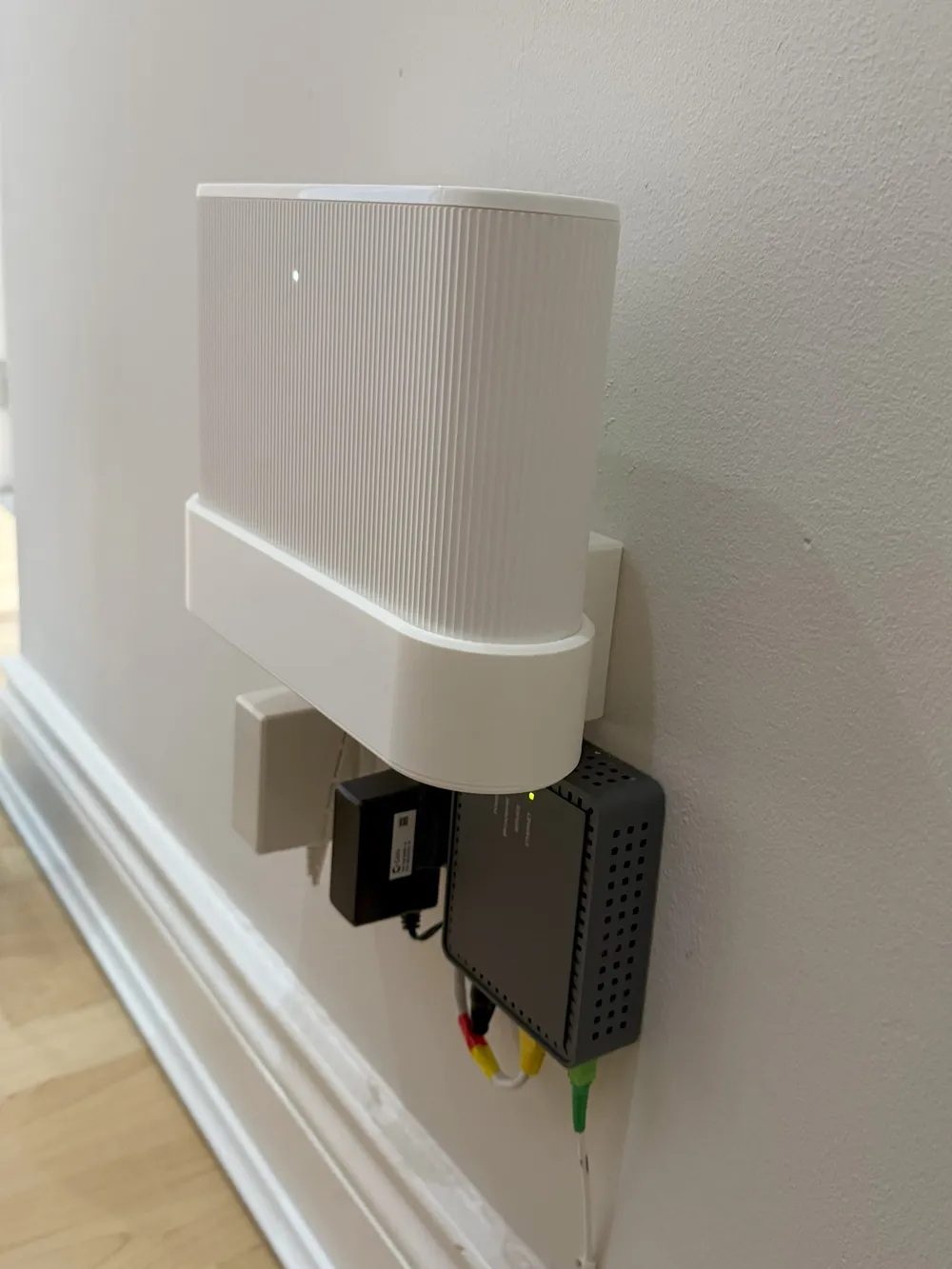 Vodafone Power Hub Wall Mount by PetaBytez MakerWorld: Download Free 3D ...