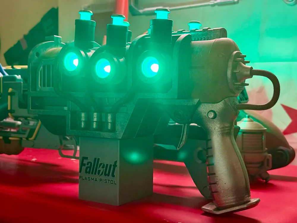 Fallout Plasma Pistol & Rifle Shelf Stand - Free 3D Print Model ...