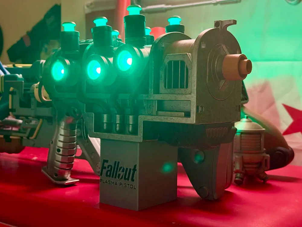Fallout Plasma Pistol & Rifle Shelf Stand by Faran3D - MakerWorld