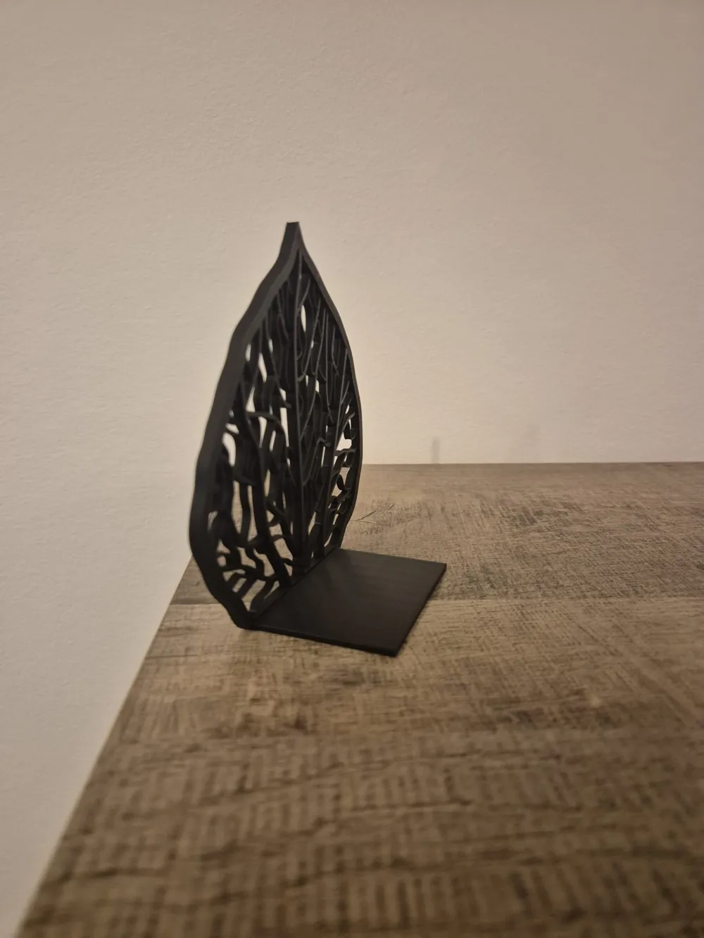 Leaf bookend - one piece - Free 3D Print Model - MakerWorld