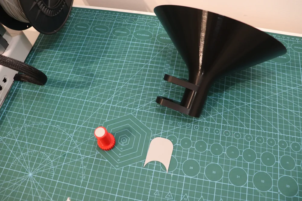 Vacuum funnel for table mounting - Free 3D Print Model - MakerWorld