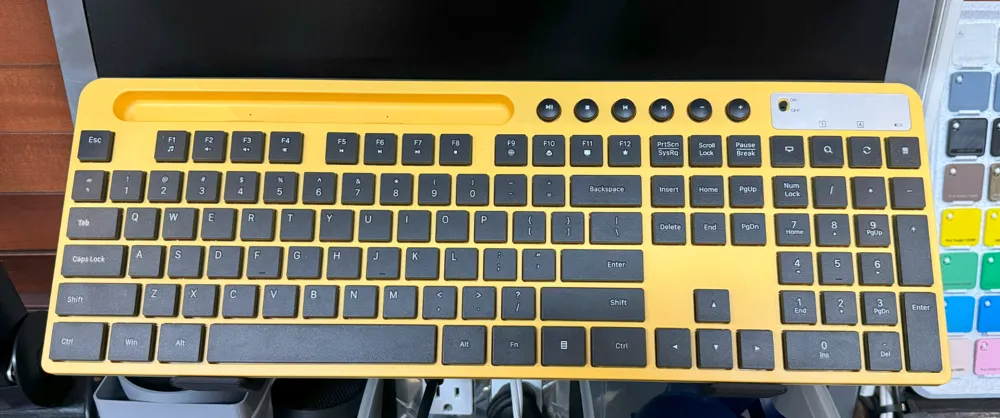 Slatwall slanted keyboard shelf brackets by Maximvs - MakerWorld