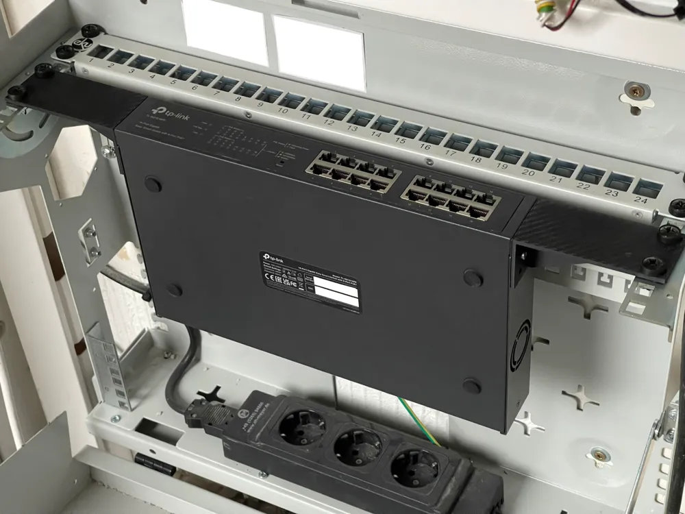 TP-Link RackMount Kit-13/TL-SG1016PE Mounting Bracket by rUsher90 ...