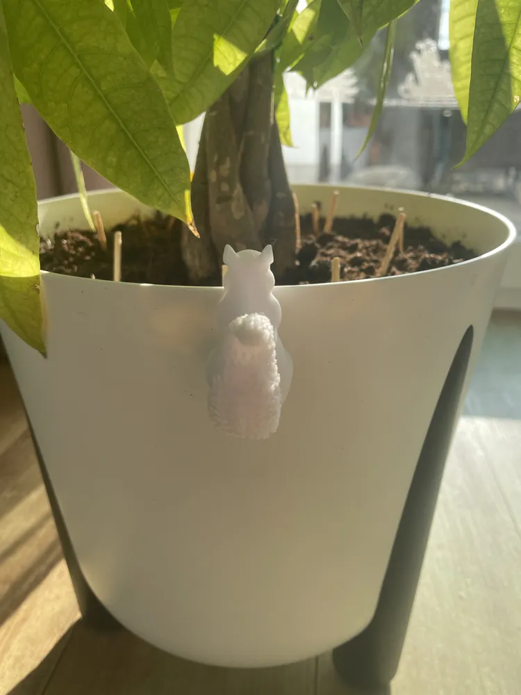 Squirrel Hanger for Flower Pots & Garden - Free 3D Print Model - MakerWorld