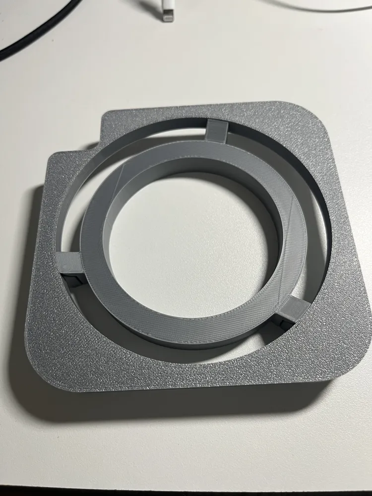 Supporto di raffreddamento per Mac mini M4 con accesso al pulsante di ...