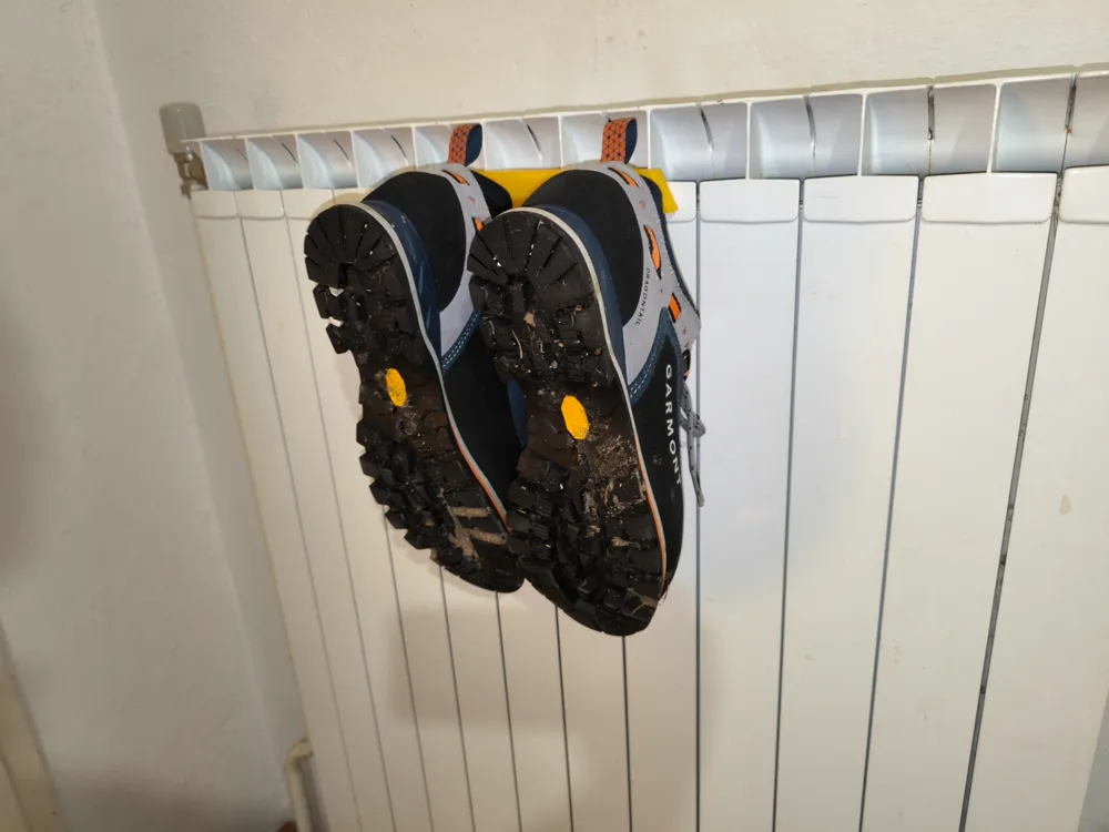 Shoe Drying Radiator Hanger by Eskimo3D - MakerWorld
