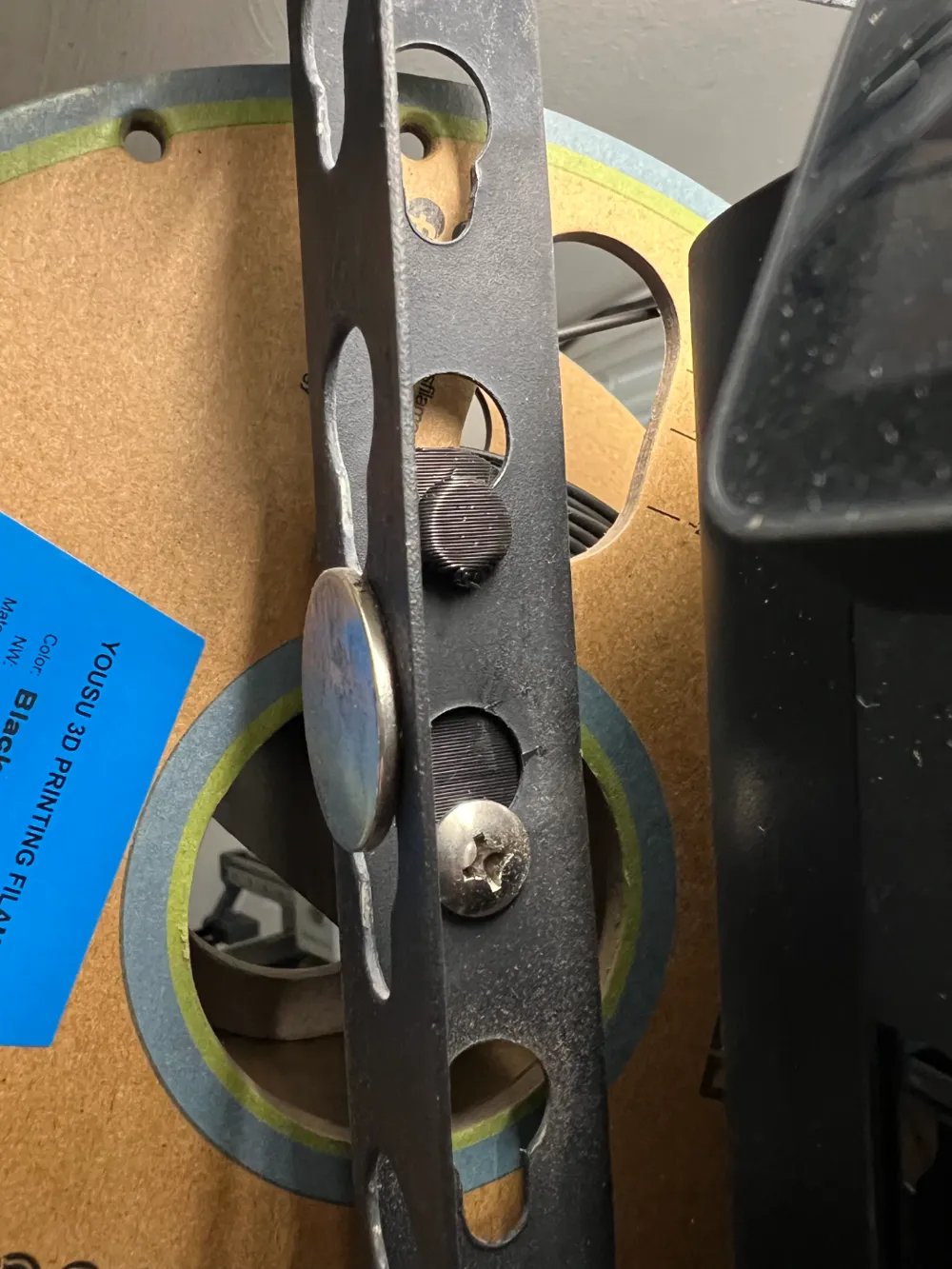 Spool holder for metal shelves by Yurikaccessories - MakerWorld