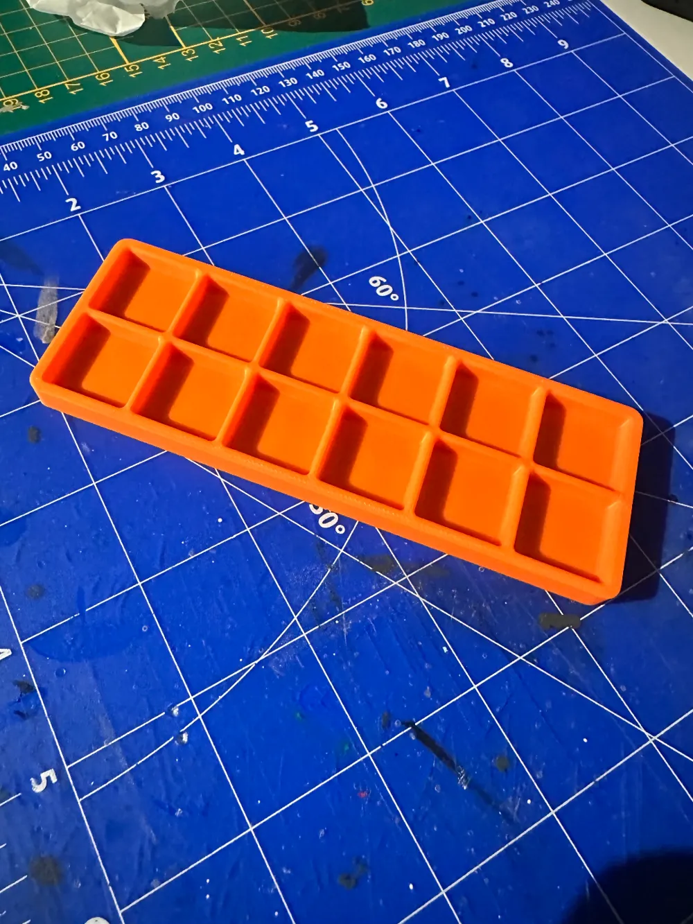 Small tray for small parts, screws etc. 2x6 by philipp.miguel98 ...